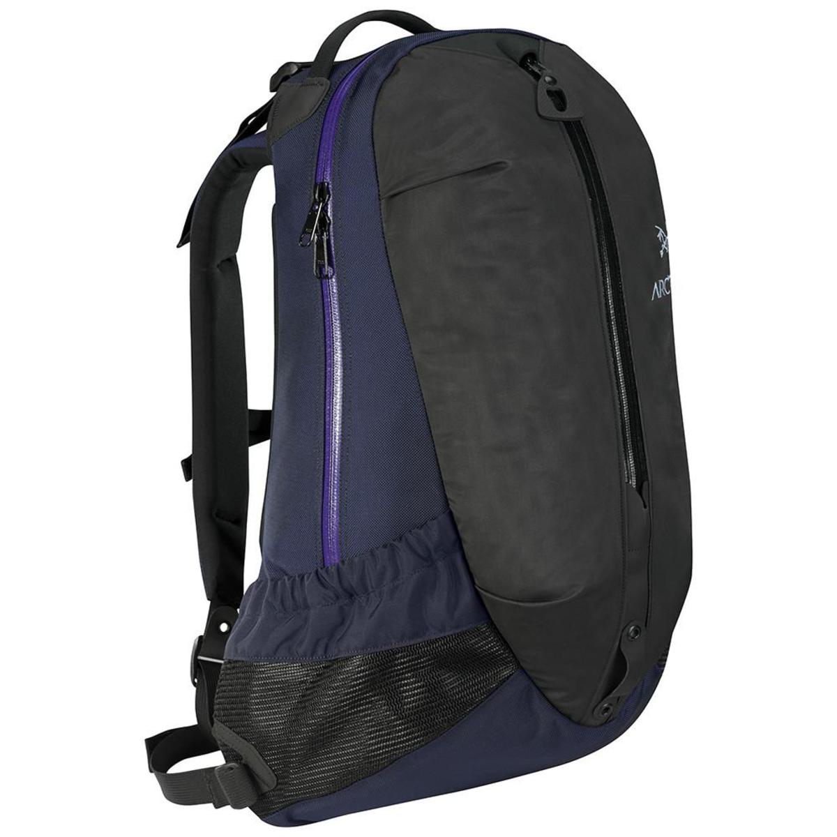 Arc'teryx ARRO 22 BACKPACK - BLACK SAPPHIRE | Garmentory